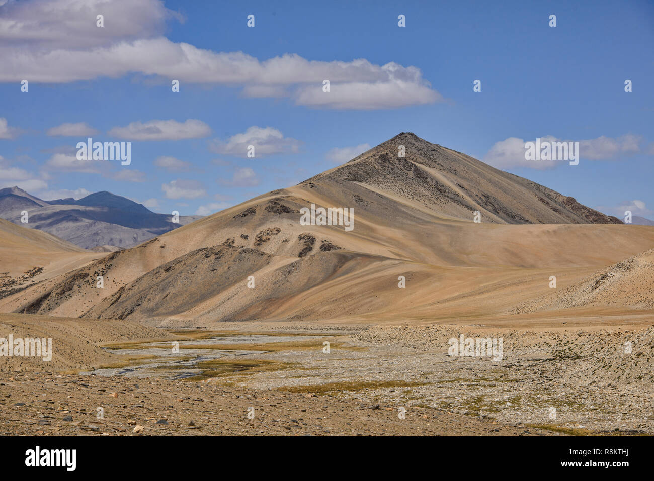 Trekking the high barren plateau and passes of the Changthang enroute ...