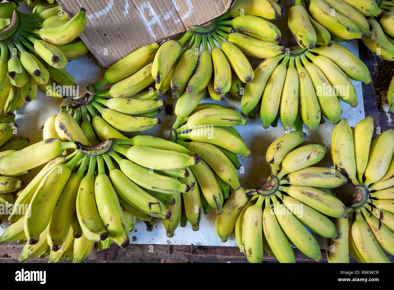 Market salvador brazil fruit hi-res stock photography and images - Alamy