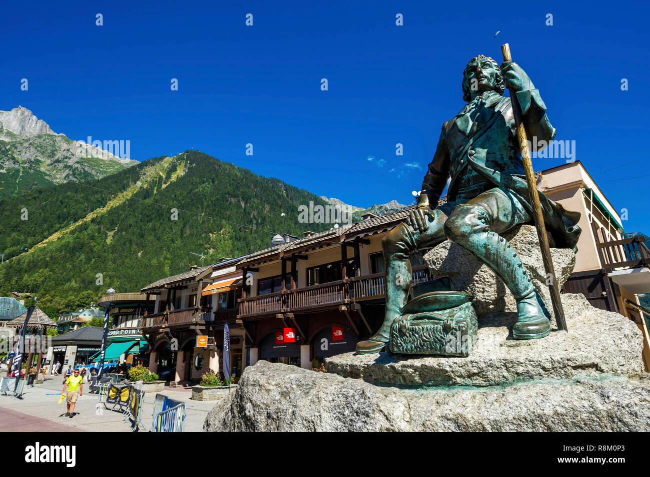 France, Haute-Savoie, Chamonix-Mont-Blanc, place Balmat, statue of ...