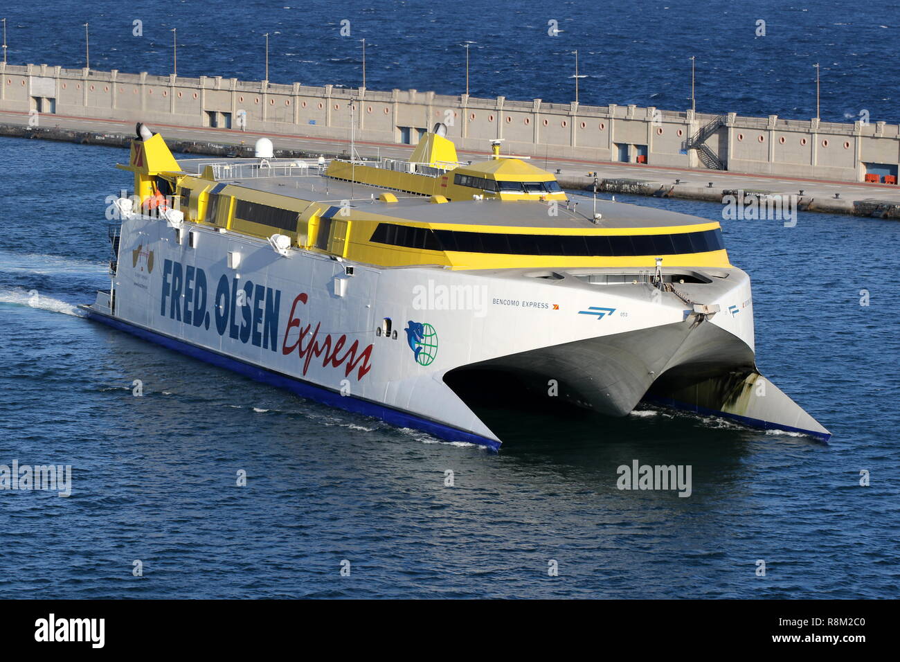 The high-speed car ferry Bencomo Express reaches the port of Santa Cruz ...
