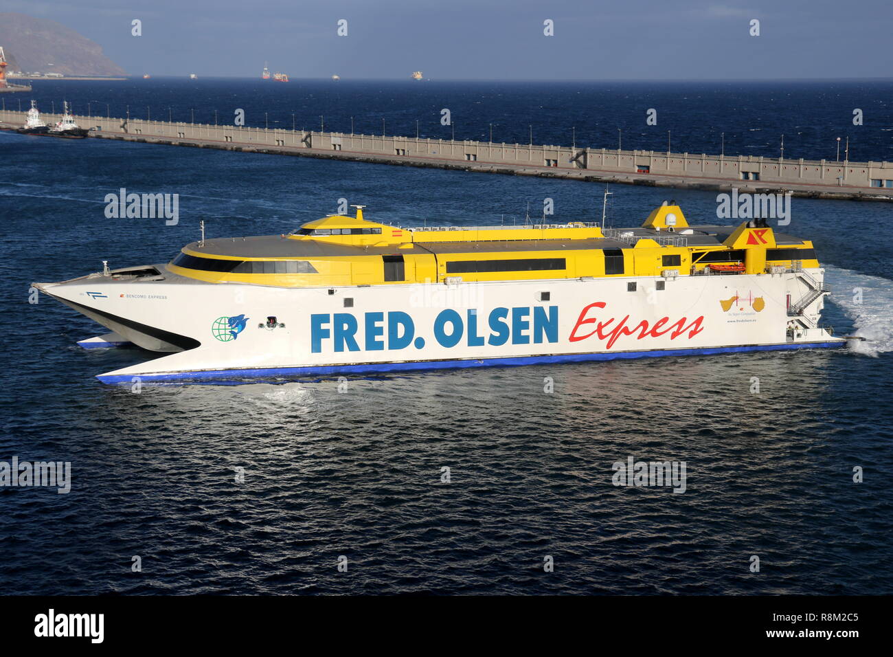 The high-speed car ferry Bencomo Express reaches the port of Santa Cruz ...