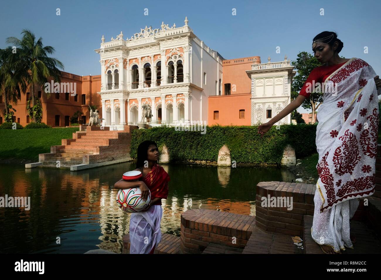 Folk art in bangladesh hi-res stock photography and images - Alamy