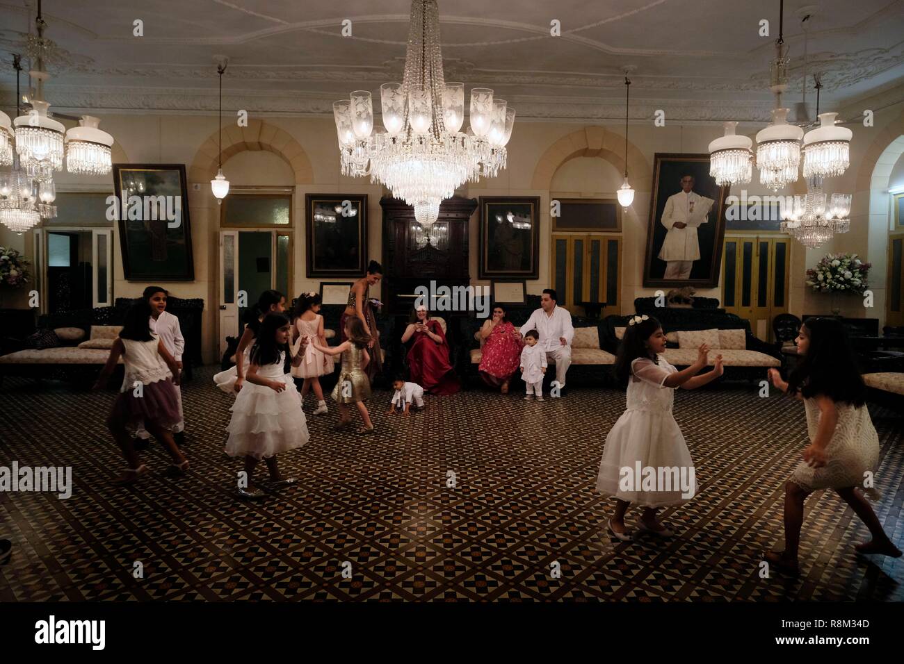 Zoroastrianism practice hi-res stock photography and images - Alamy