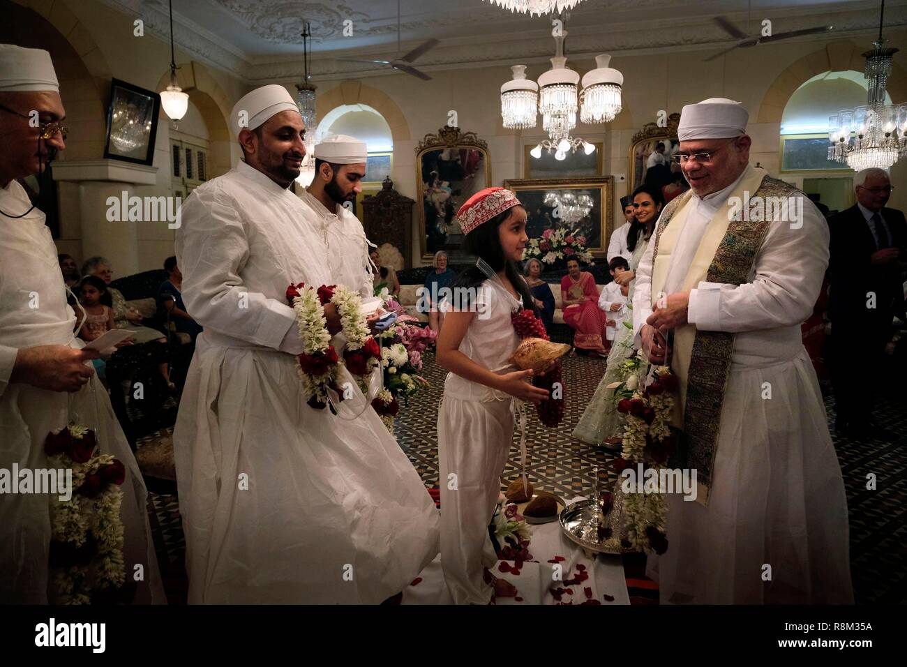 Zoroastrianism practice hi-res stock photography and images - Alamy