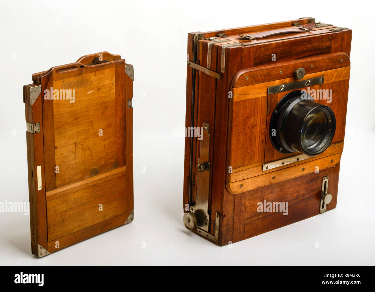 Vintage camera box hi-res stock photography and images - Alamy