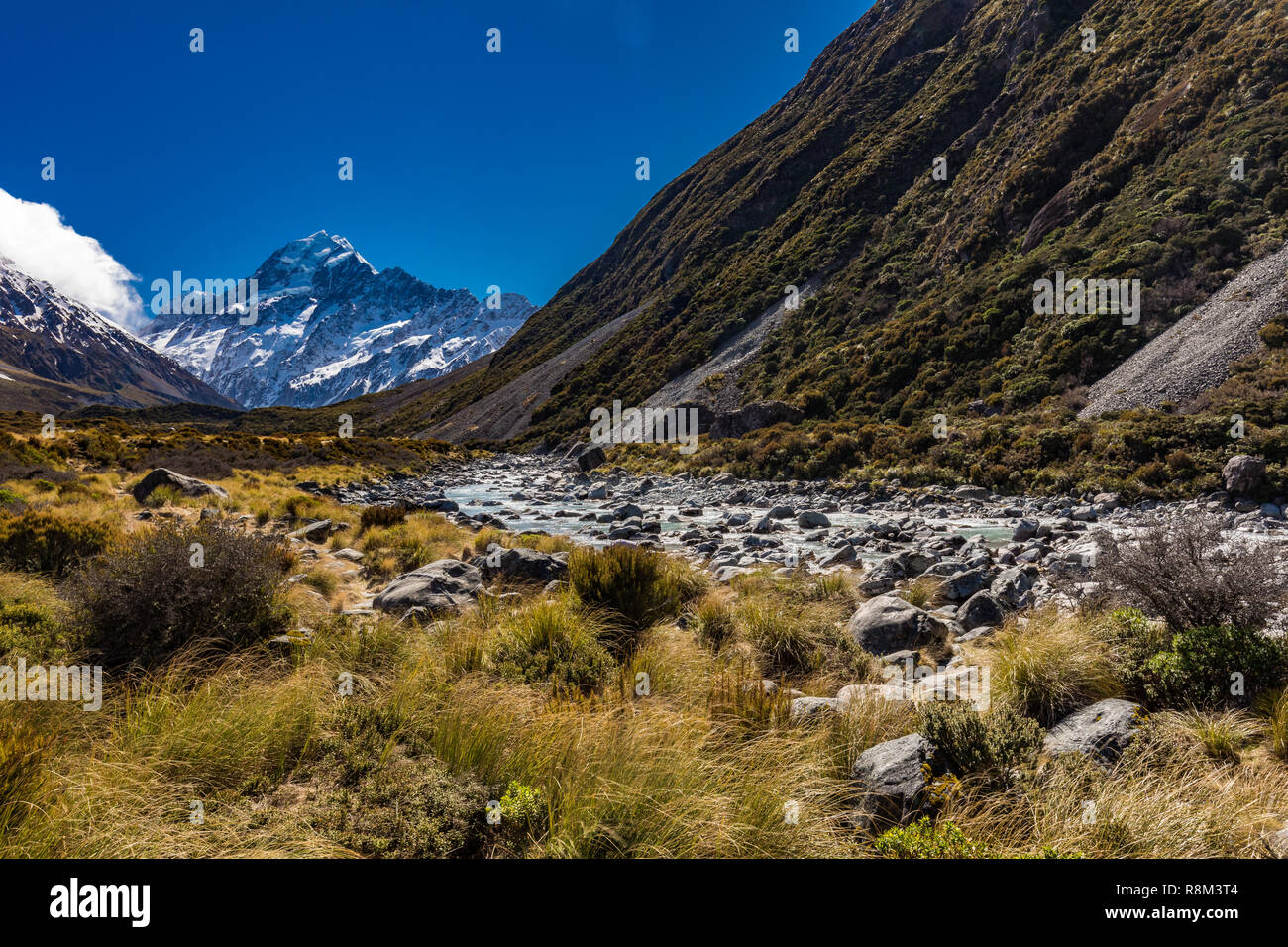 Mouintains in Hooker Valley Track in Aoraki National Park, New Zealand ...