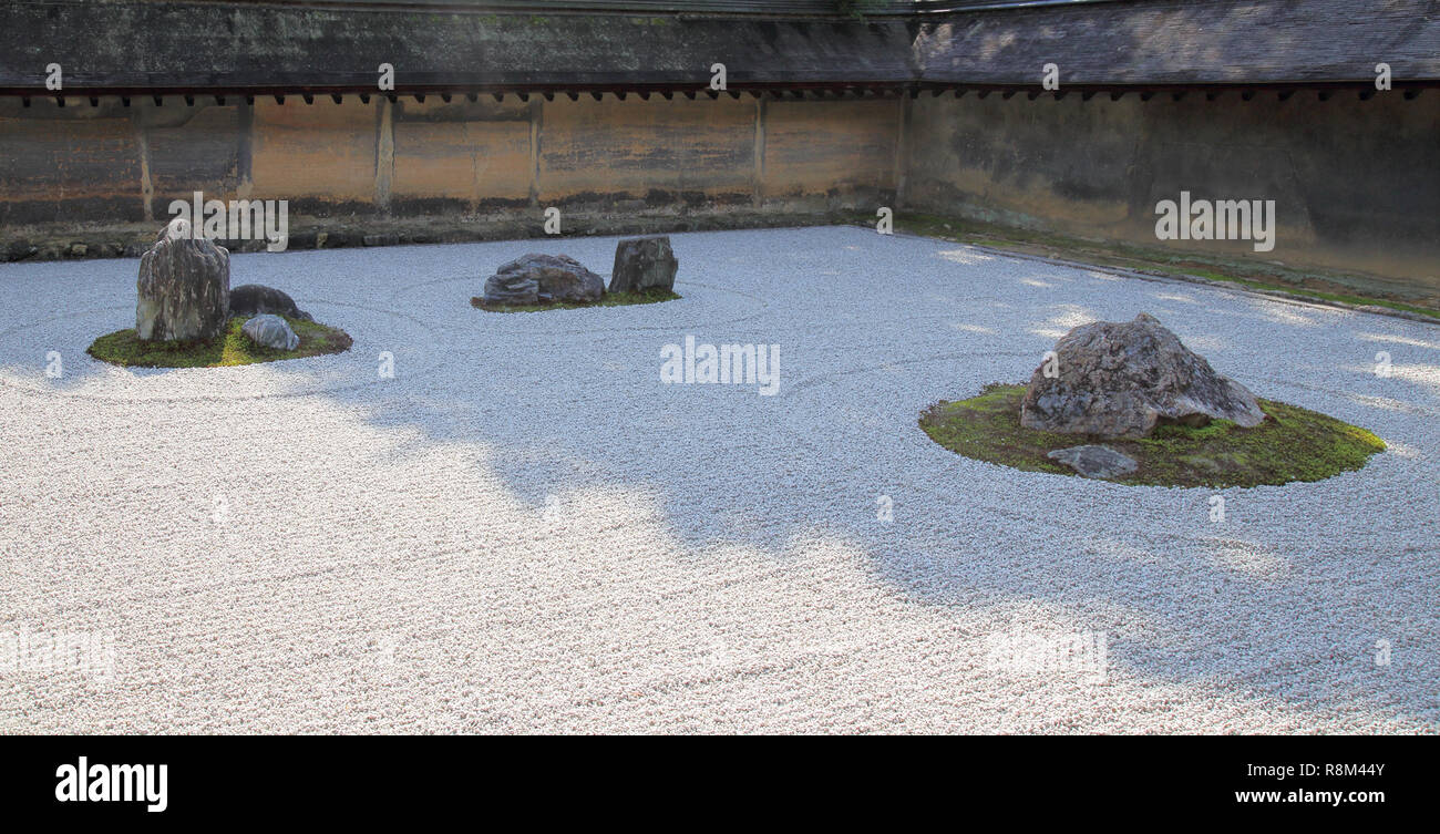Zen rock garden hi-res stock photography and images - Alamy