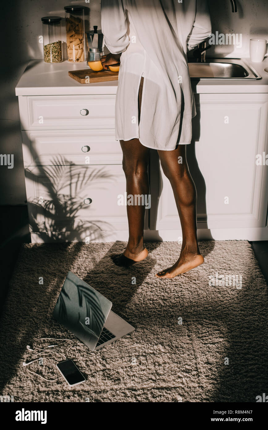 Barefoot legs african hi-res stock photography and images - Alamy