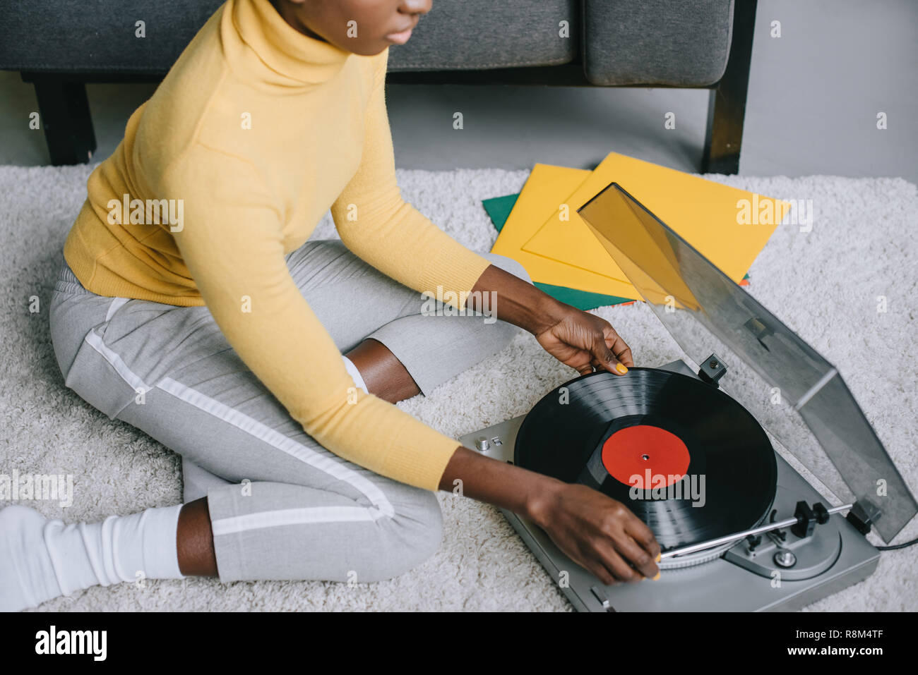 Using record player hi-res stock photography and images - Alamy