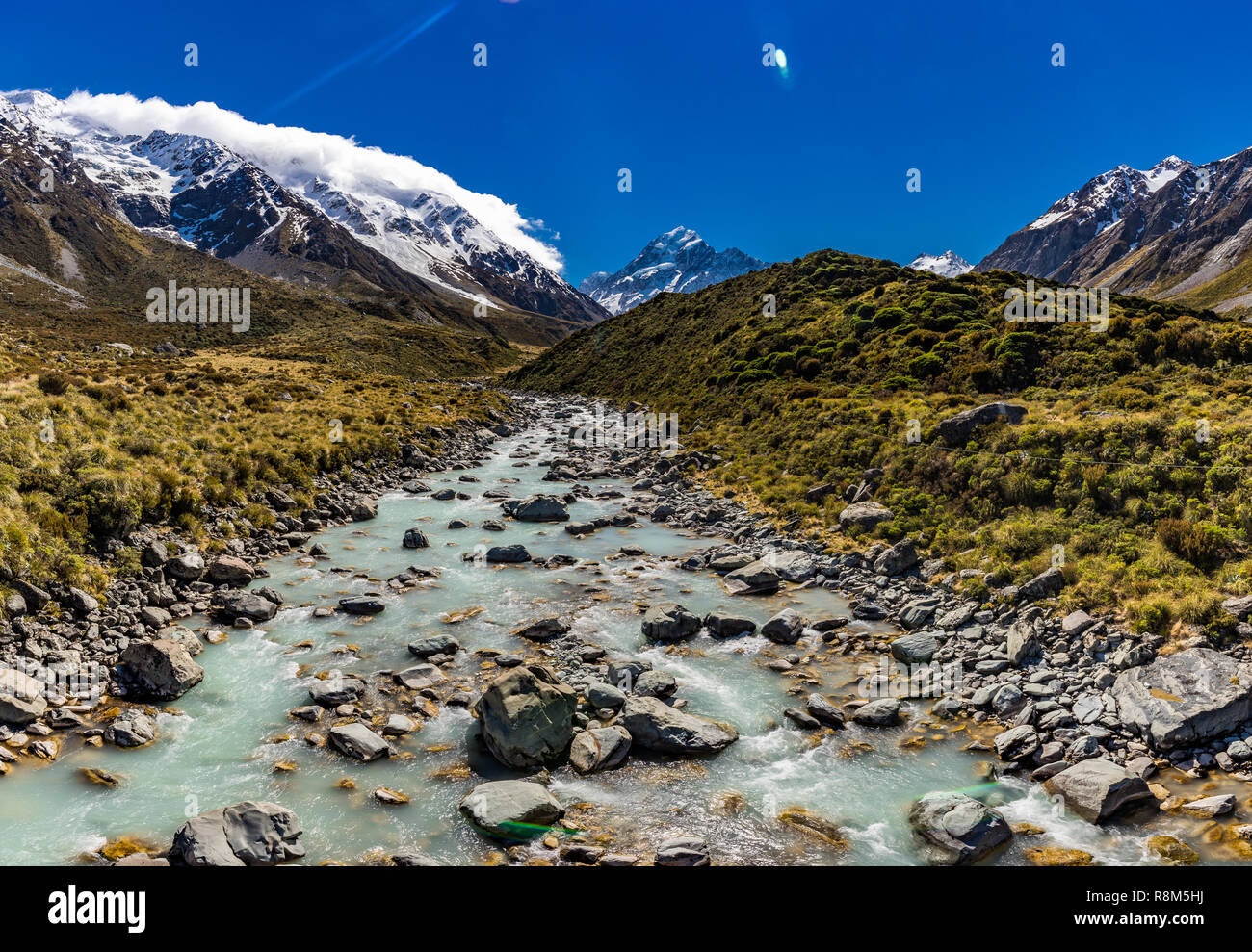 Mouintains in Hooker Valley Track in Aoraki National Park, New Zealand ...