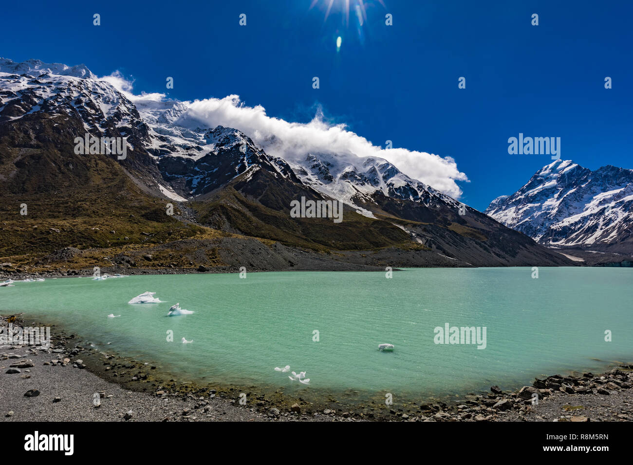Mouintains in Hooker Valley Track in Aoraki National Park, New Zealand ...