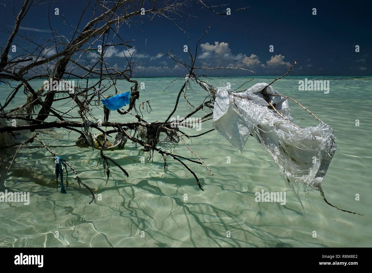 Maldives pollution hi-res stock photography and images - Alamy