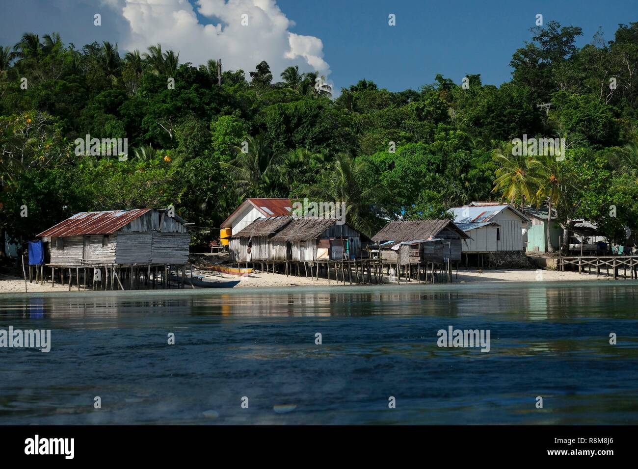 Stilt bungalows hi-res stock photography and images - Alamy