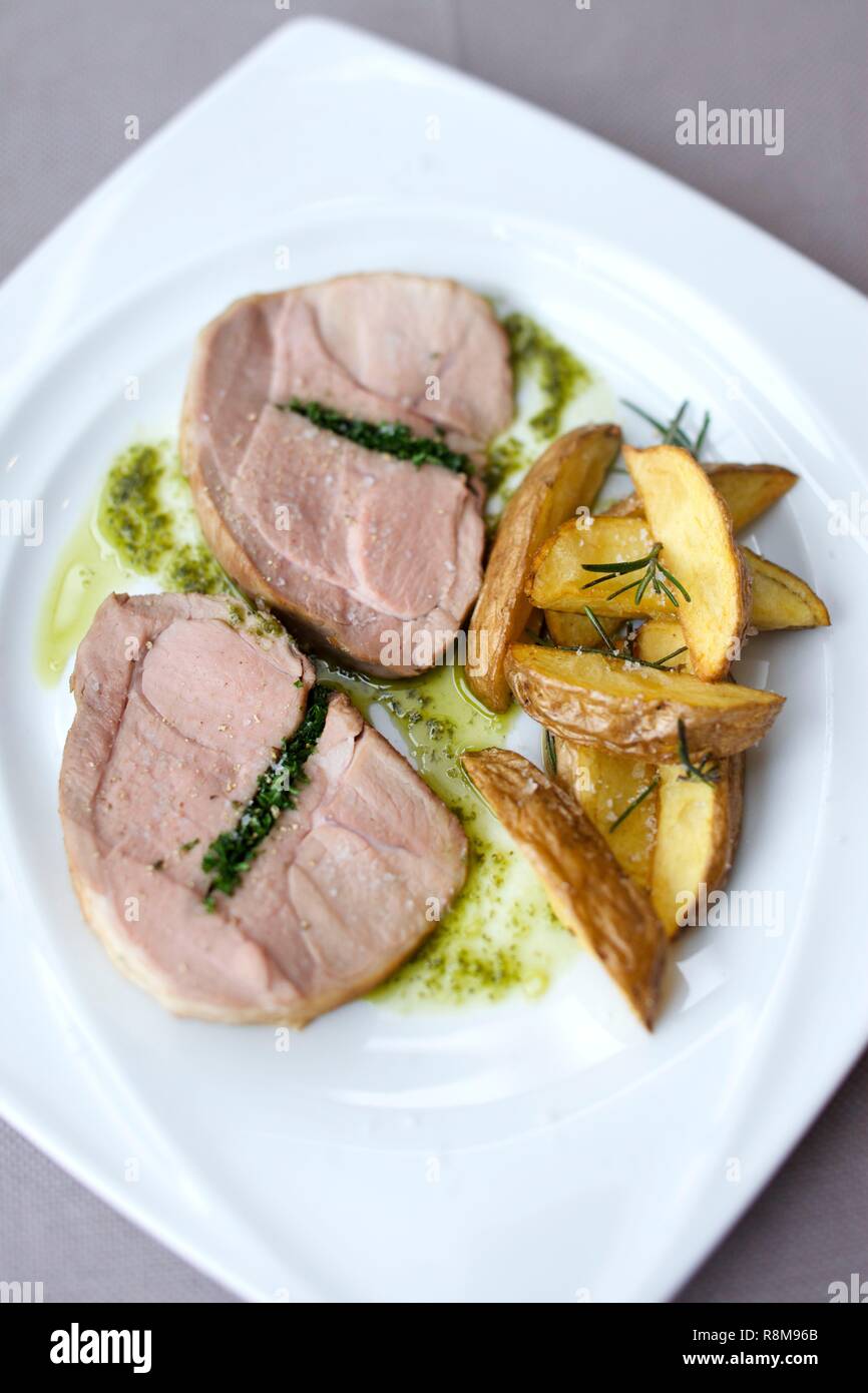 Recipe salted lamb, leg of herbs stuffed with crisp apples Stock Photo ...