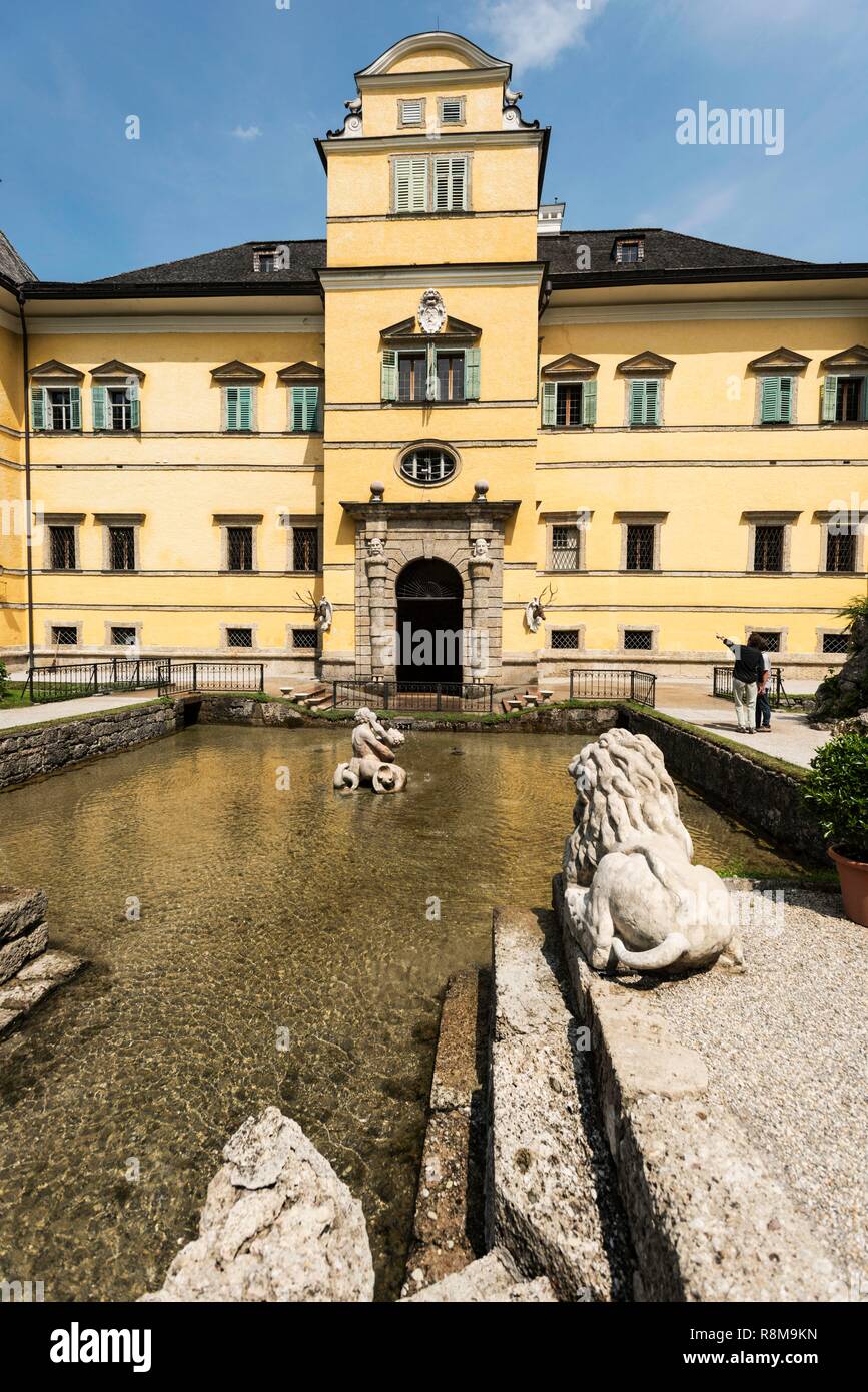 Trick fountain, hellbrunn palace hi-res stock photography and images ...