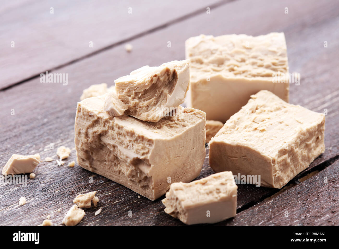 Dry yeast crumbled and yeast block for baking Stock Photo - Alamy