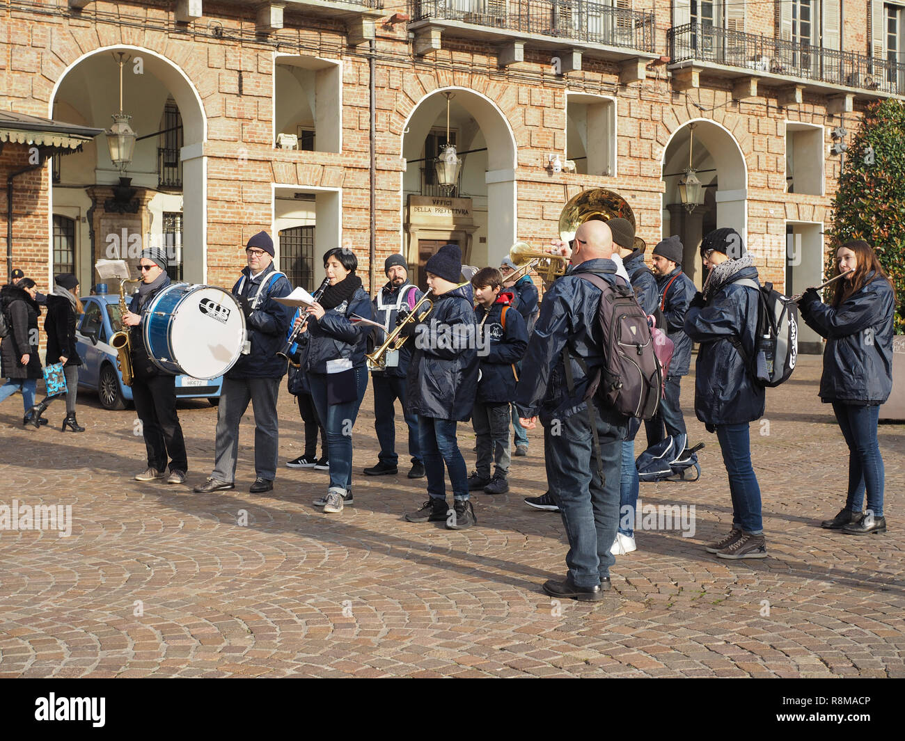 Marching banda hi-res stock photography and images - Alamy