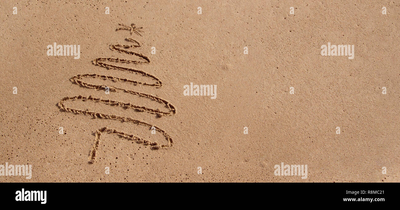 Christmas tree drawn in sand at the beach Stock Photo - Alamy