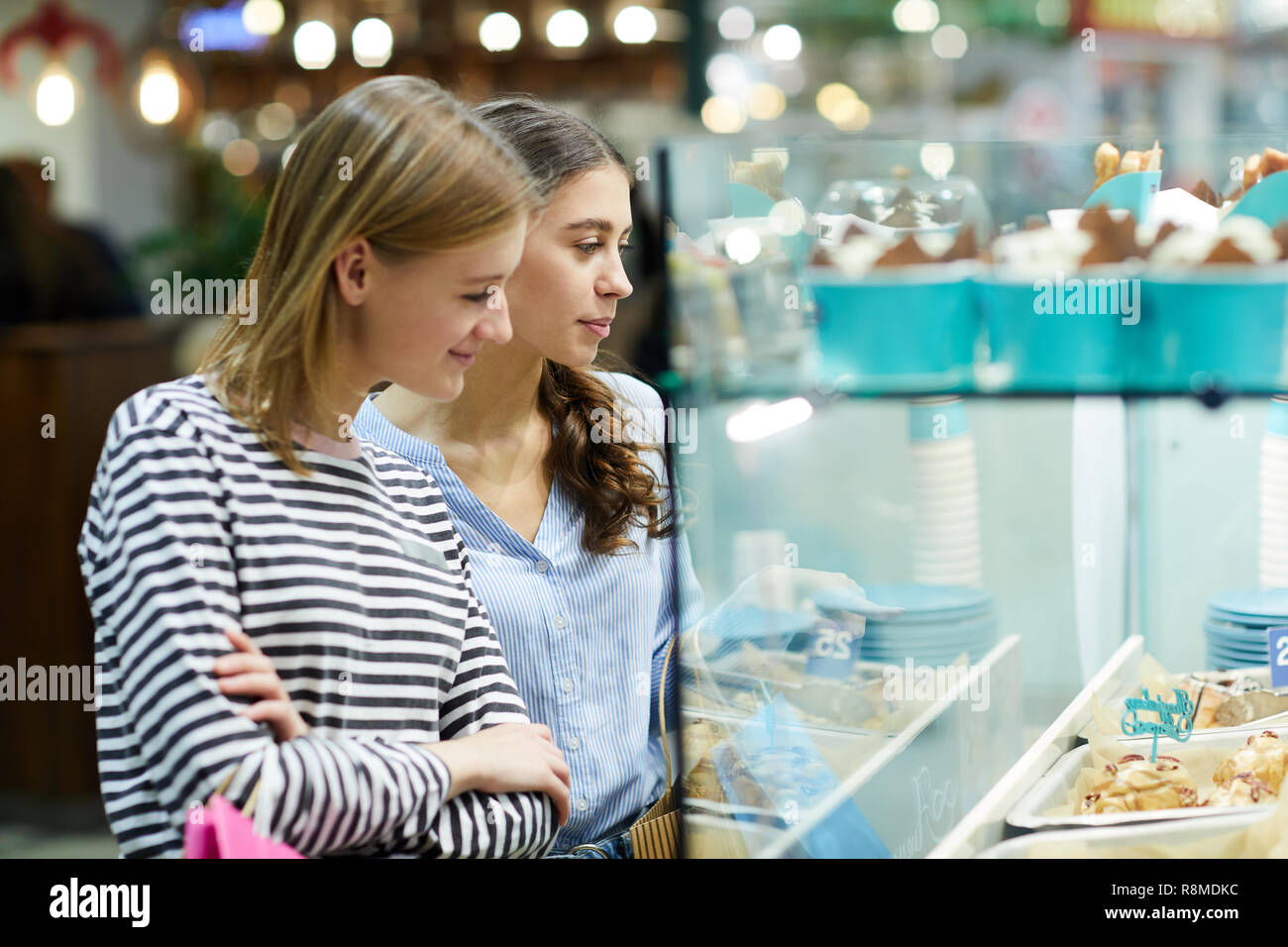 Shopping mall snack hi-res stock photography and images - Alamy