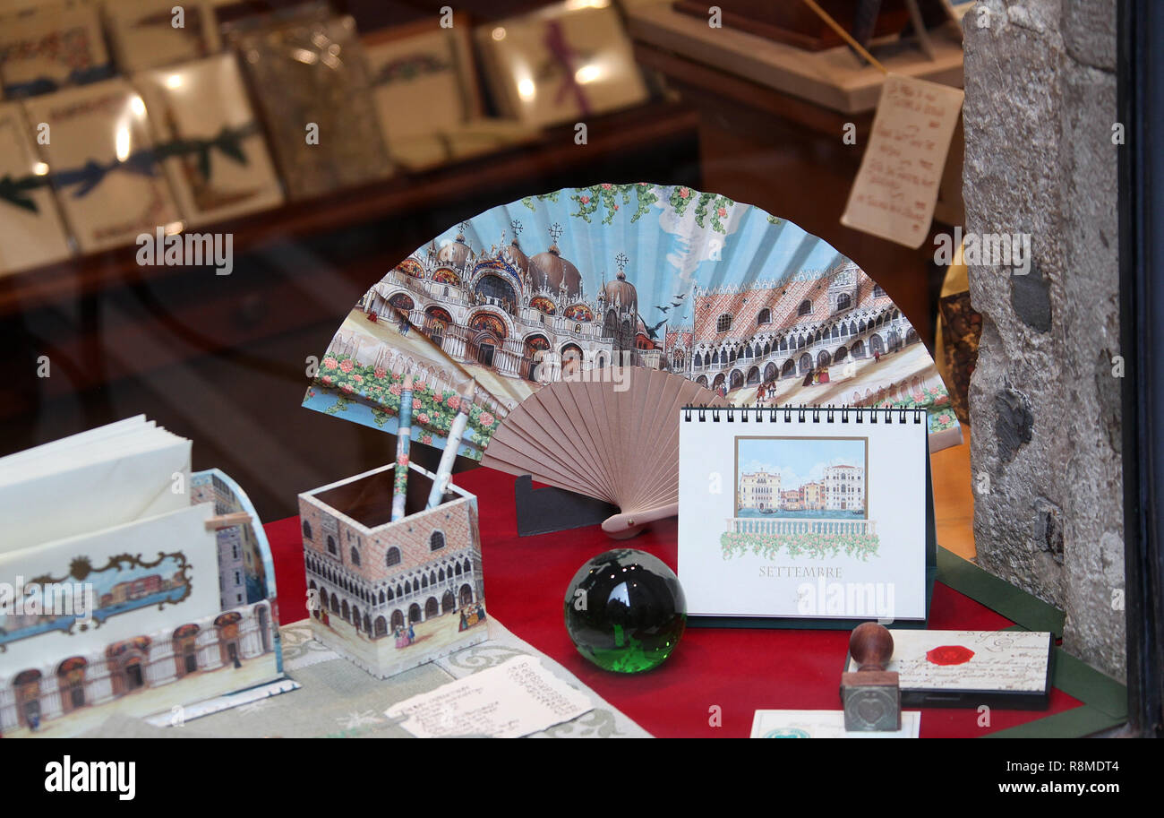 Gift shop window in Venice Stock Photo - Alamy