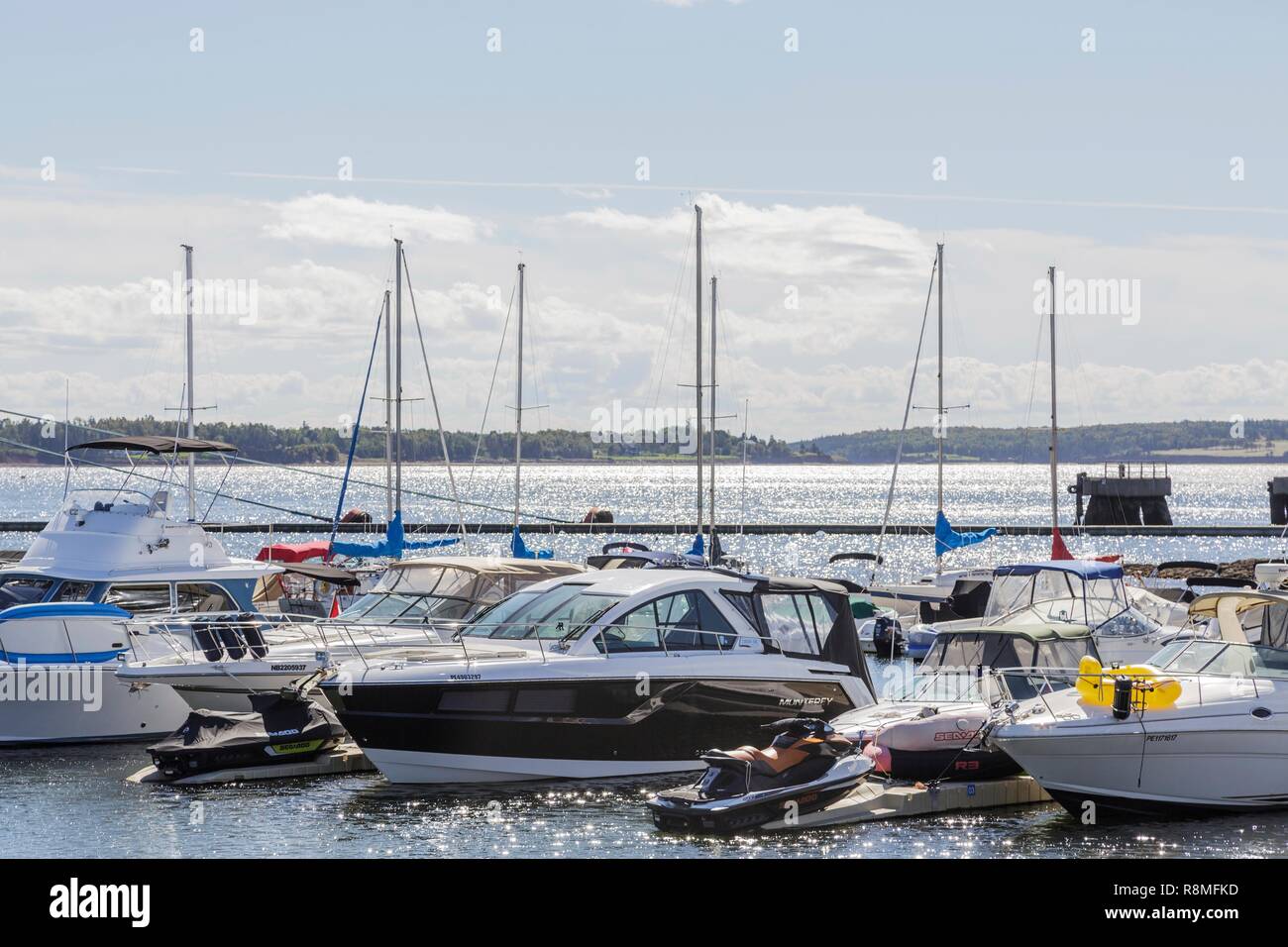 Boats with masts hi-res stock photography and images - Alamy