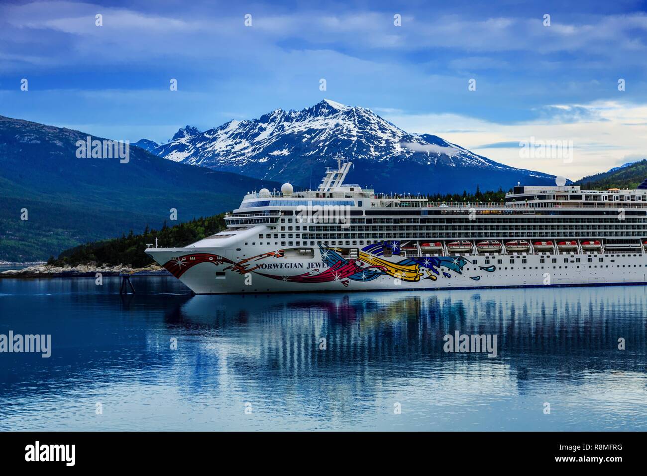 Jewel blue water hi-res stock photography and images - Alamy