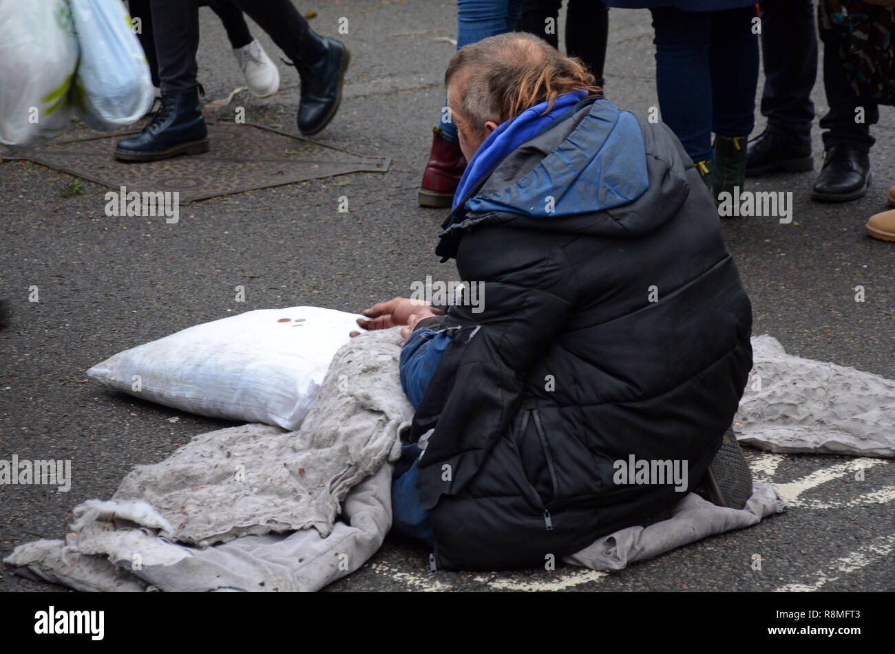 Homeless begging beg london hi-res stock photography and images - Alamy
