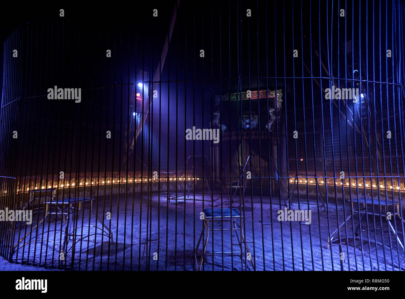 Empty circus arena hi-res stock photography and images - Alamy