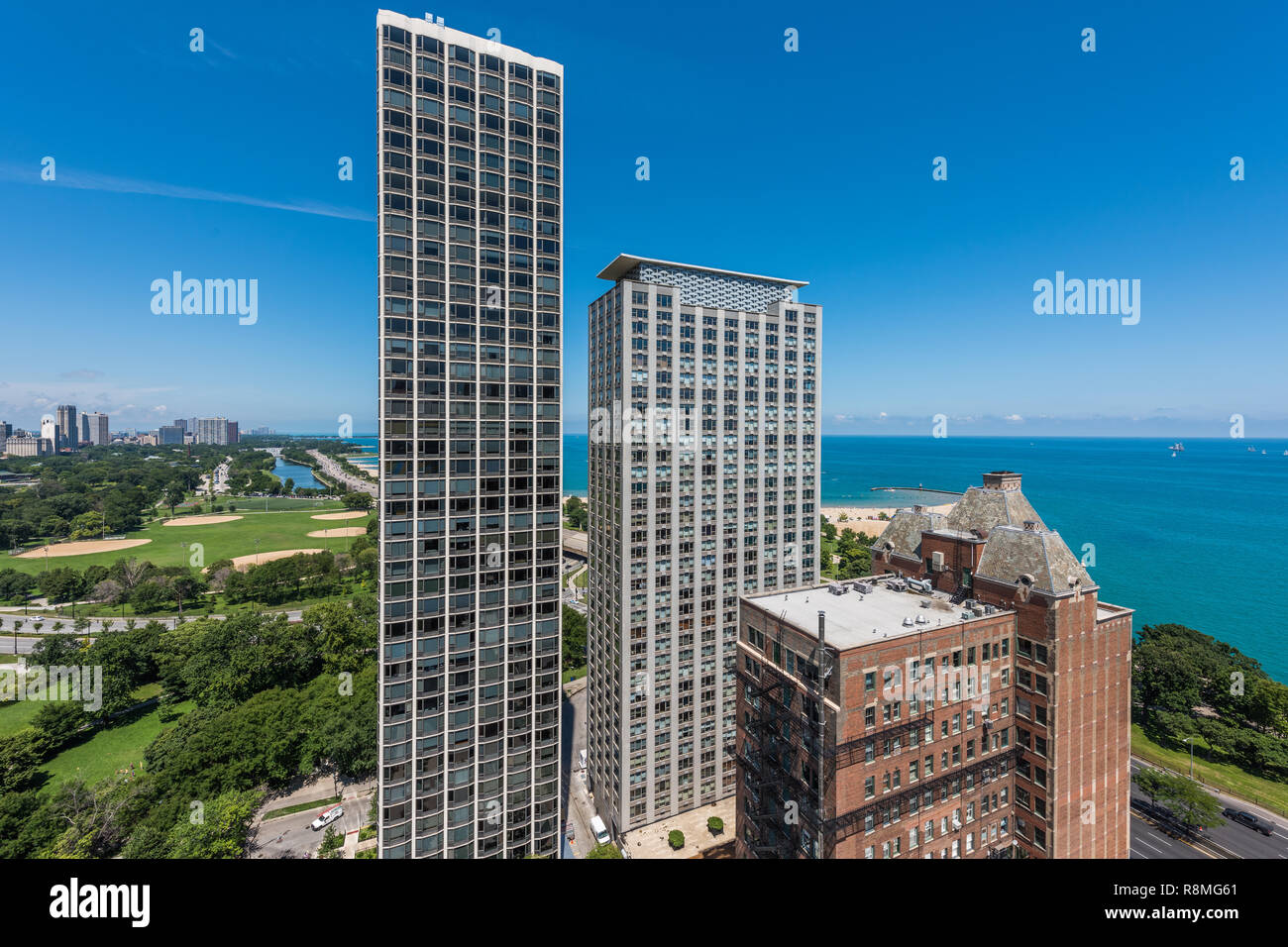 Aerial chicago buildings skyscraper traffic hi-res stock photography ...