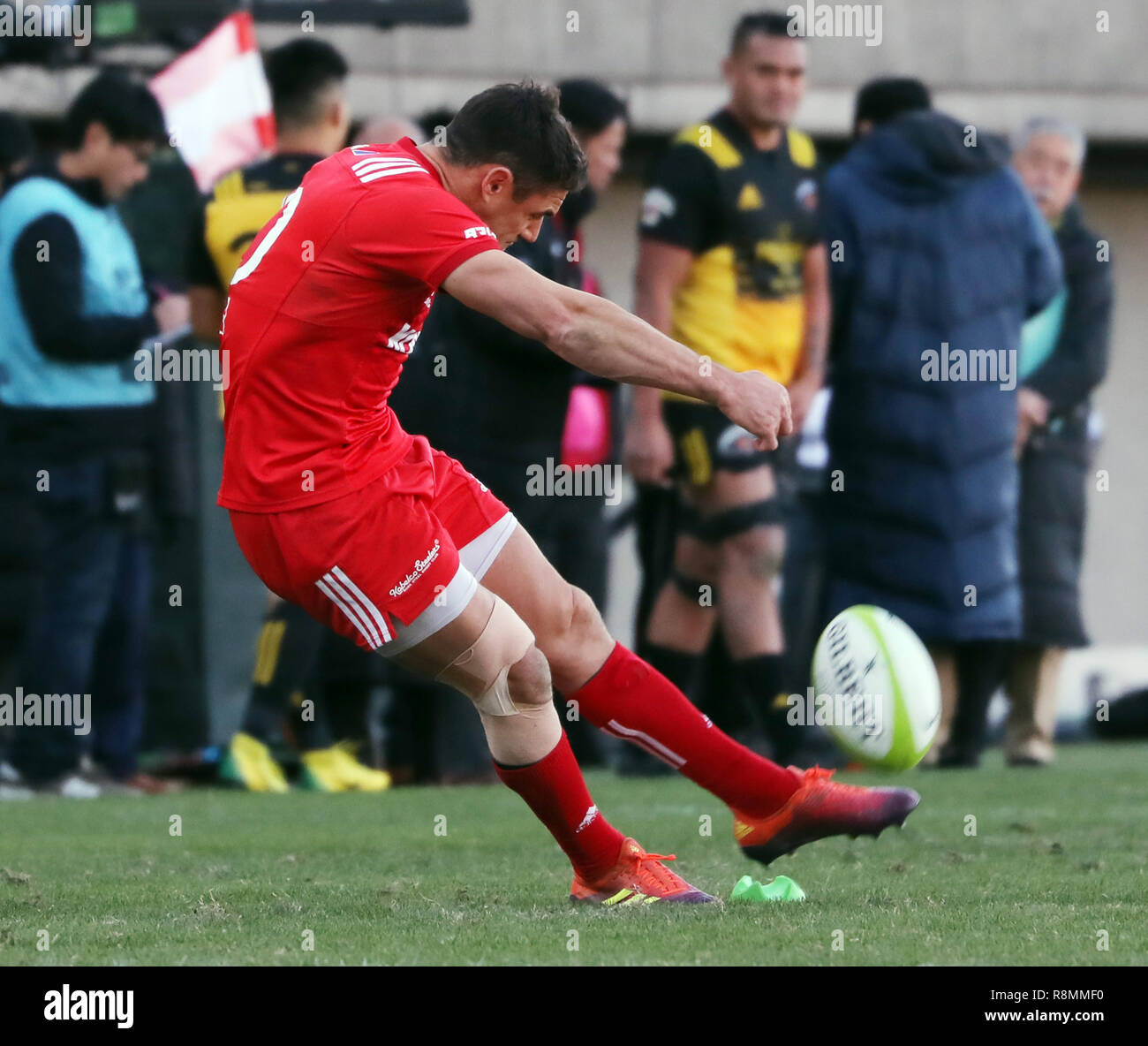 Tokyo, Japan. 15th Dec, 2018. Kobe Steel Kobelco Steelers Dan Carter ...