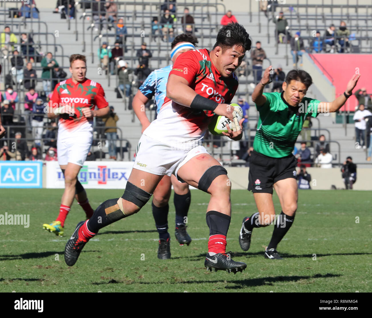 Tokyo, Japan. 15th Dec, 2018. Toyota Velbritz Kazuki Himeno carries the ...