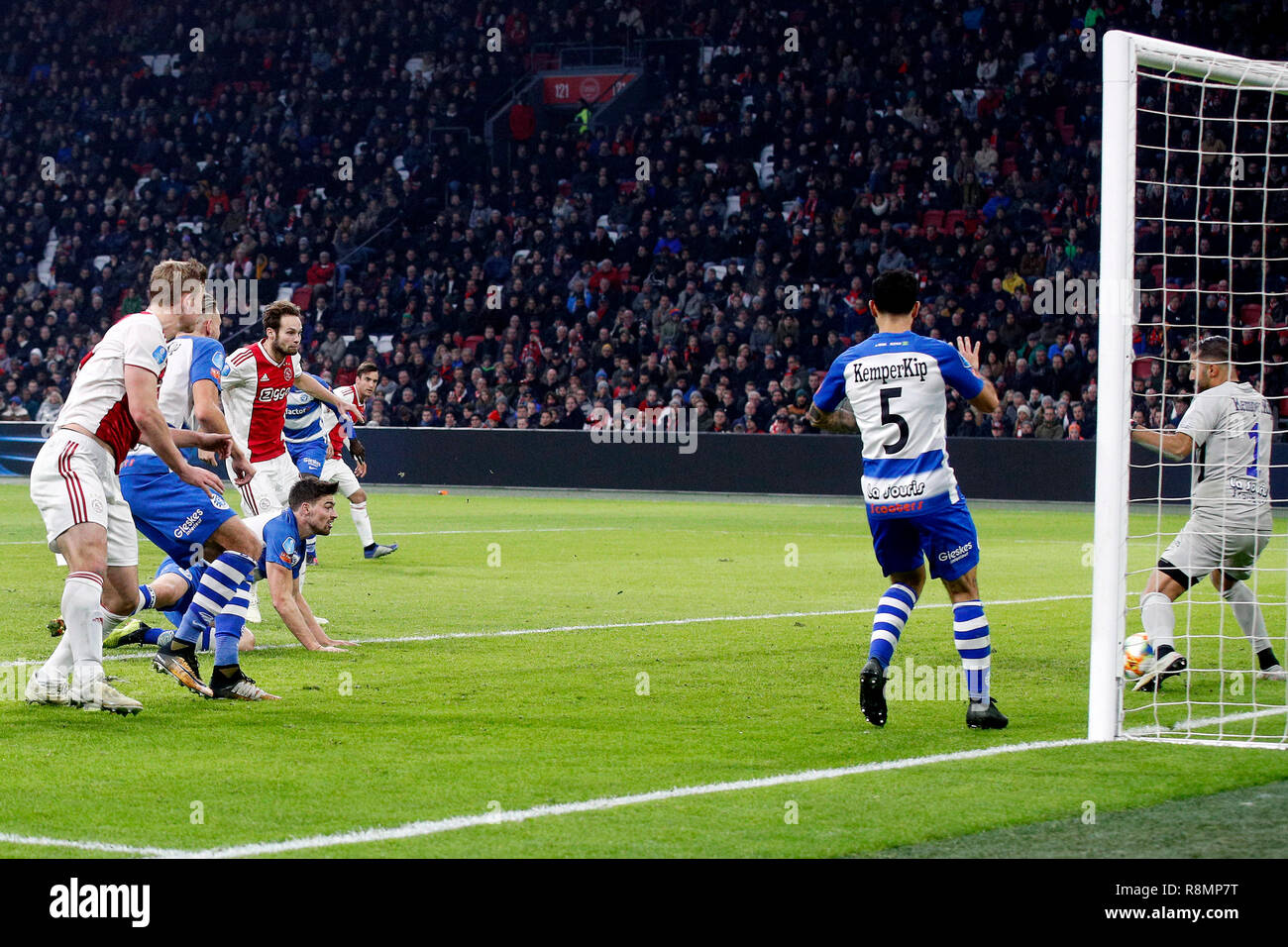 Goalkeeper agil etemadi hi-res stock photography and images - Alamy