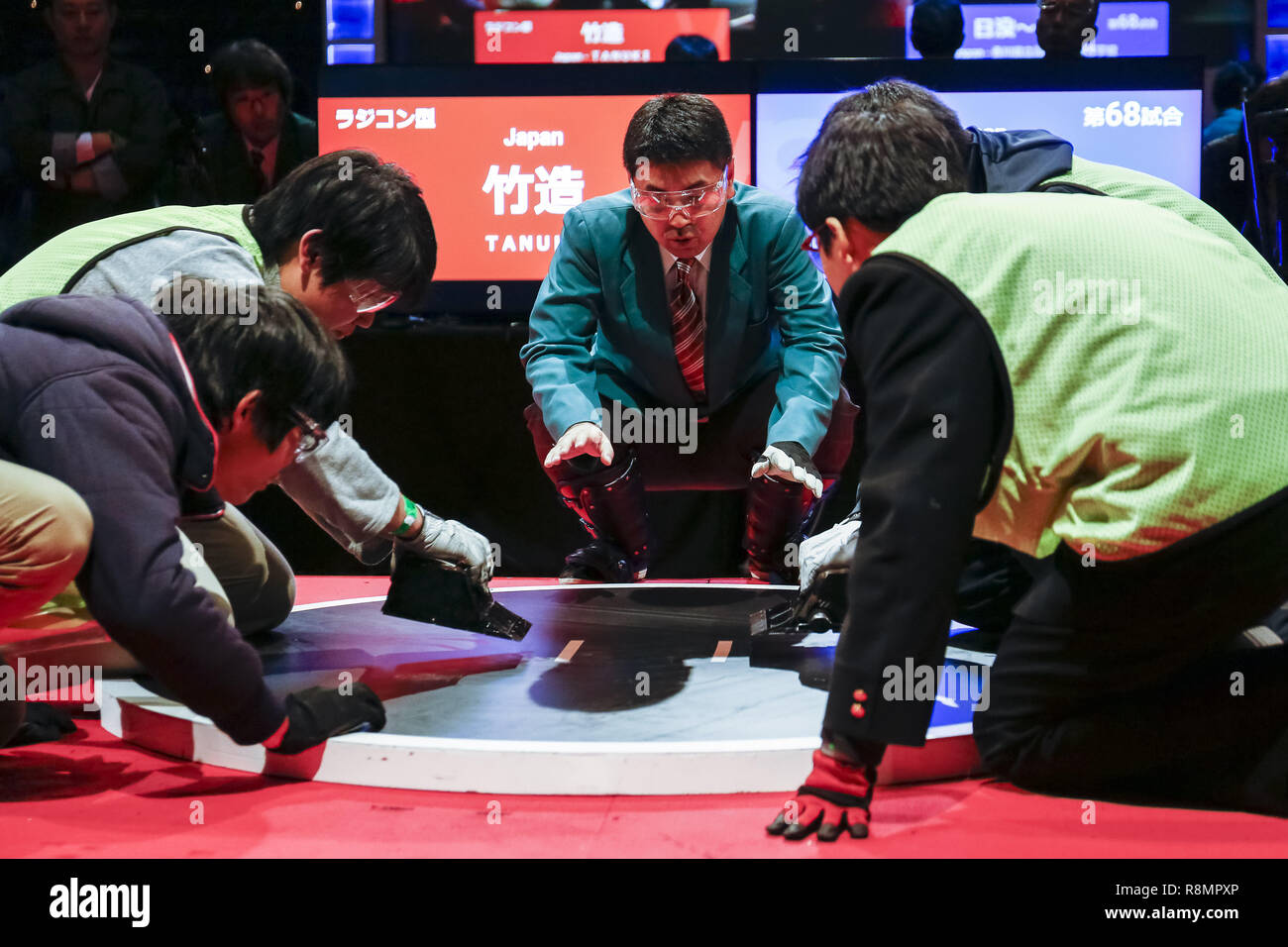Tokyo, Japan. 16th Dec, 2018. Robot operators compete during the ''All ...