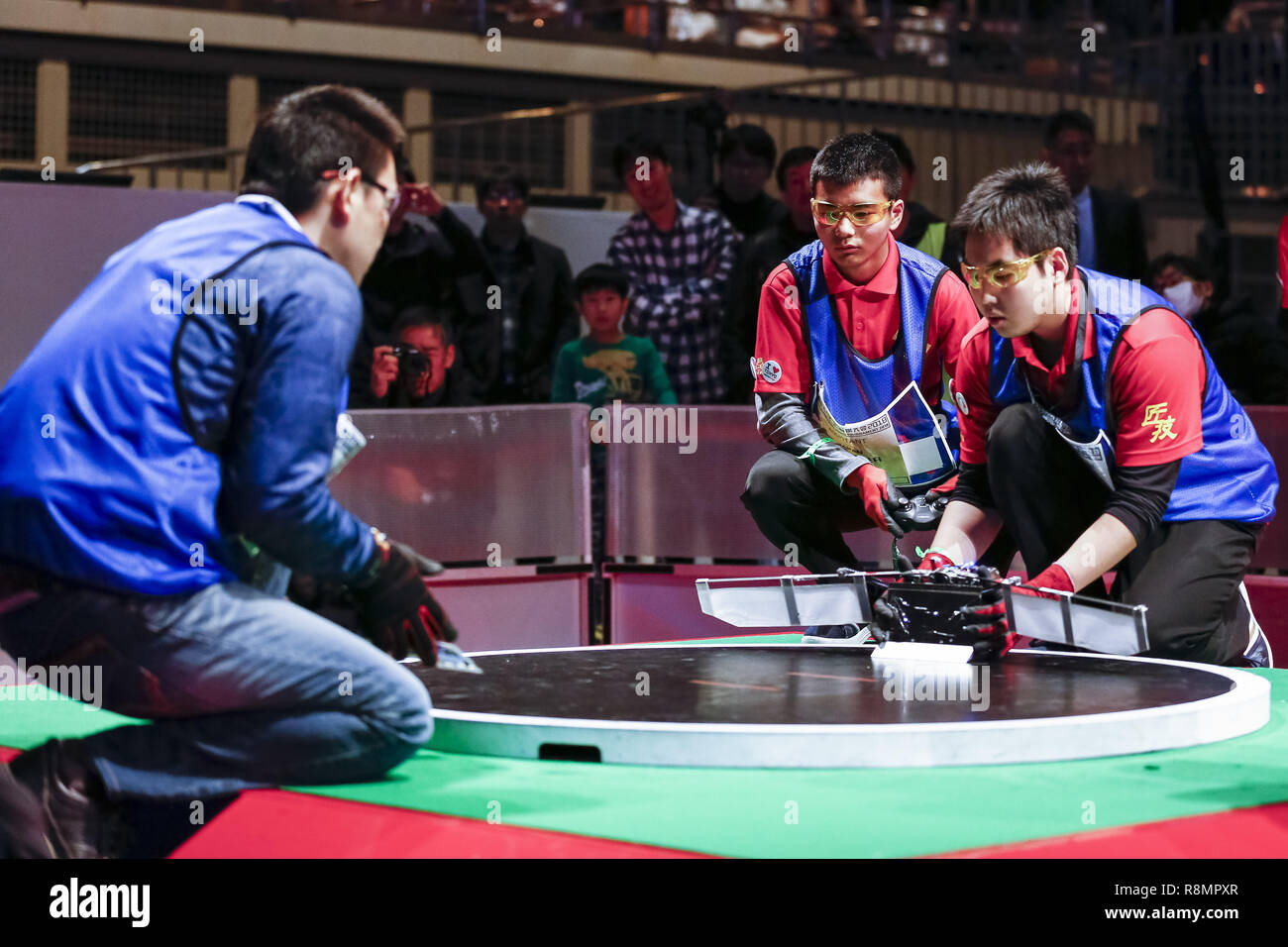 Tokyo, Japan. 16th Dec, 2018. Robot operators compete during the ''All ...