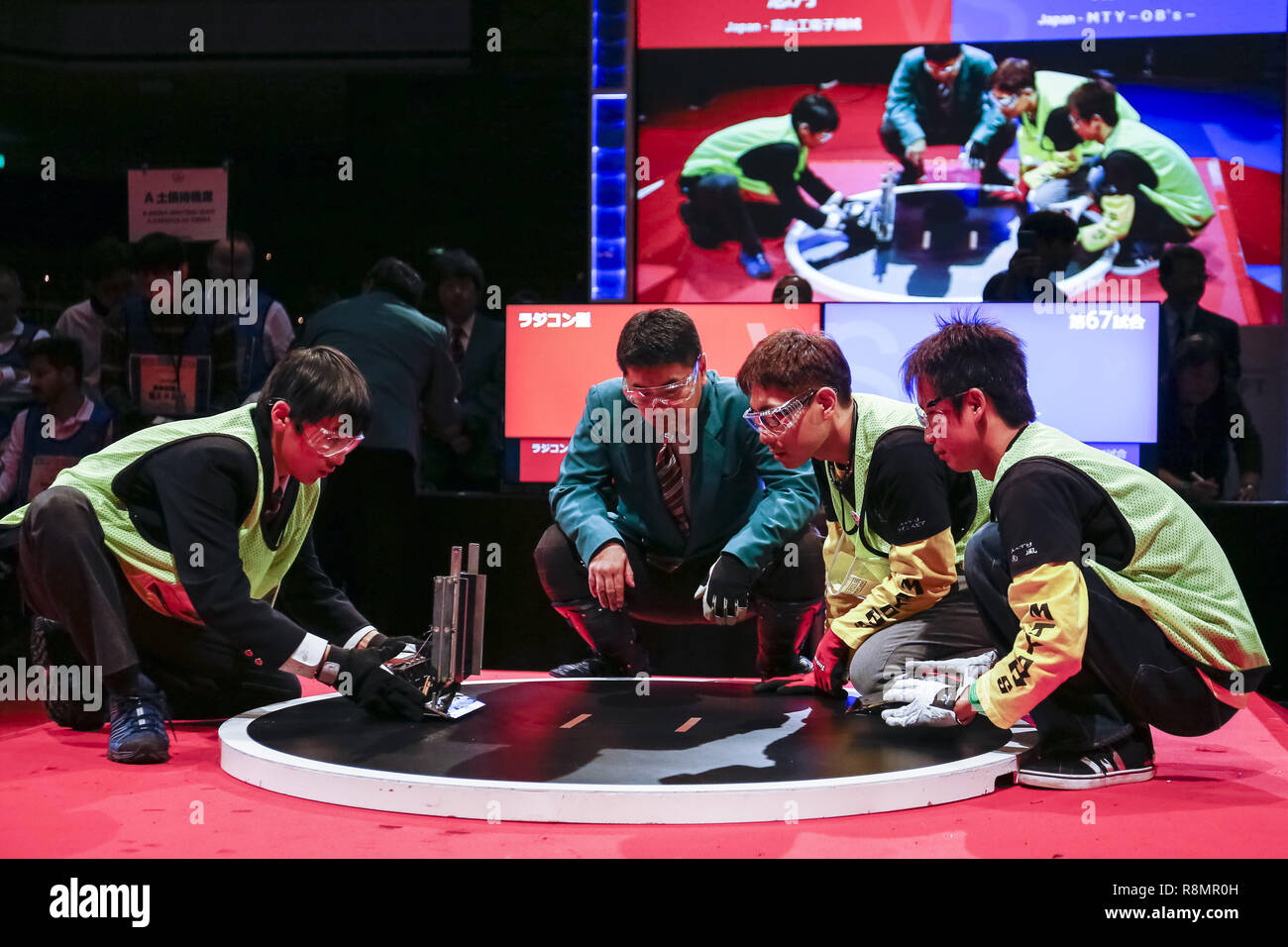 Tokyo, Japan. 16th Dec, 2018. Robot operators compete during the ''All ...
