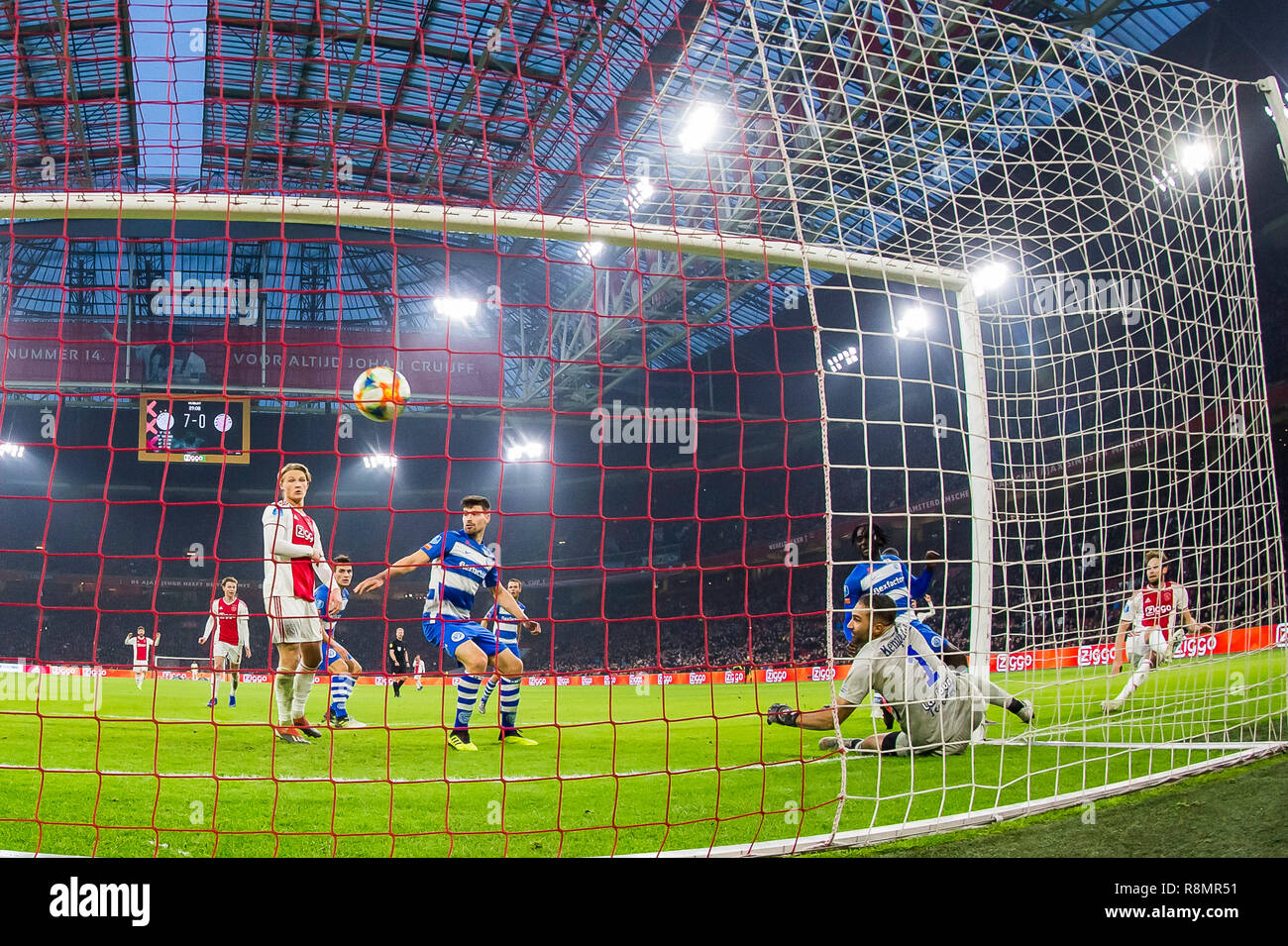 Goalkeeper agil etemadi hi-res stock photography and images - Alamy