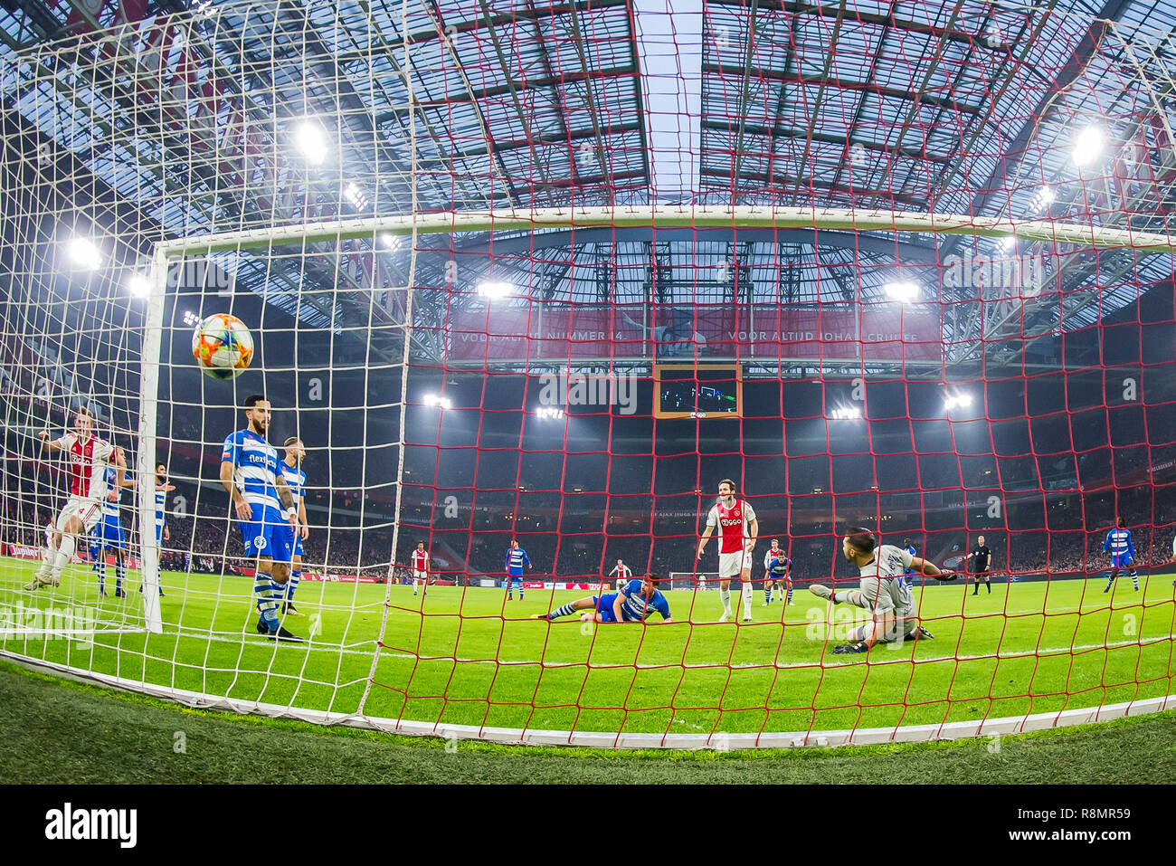 Goalkeeper agil etemadi hi-res stock photography and images - Alamy