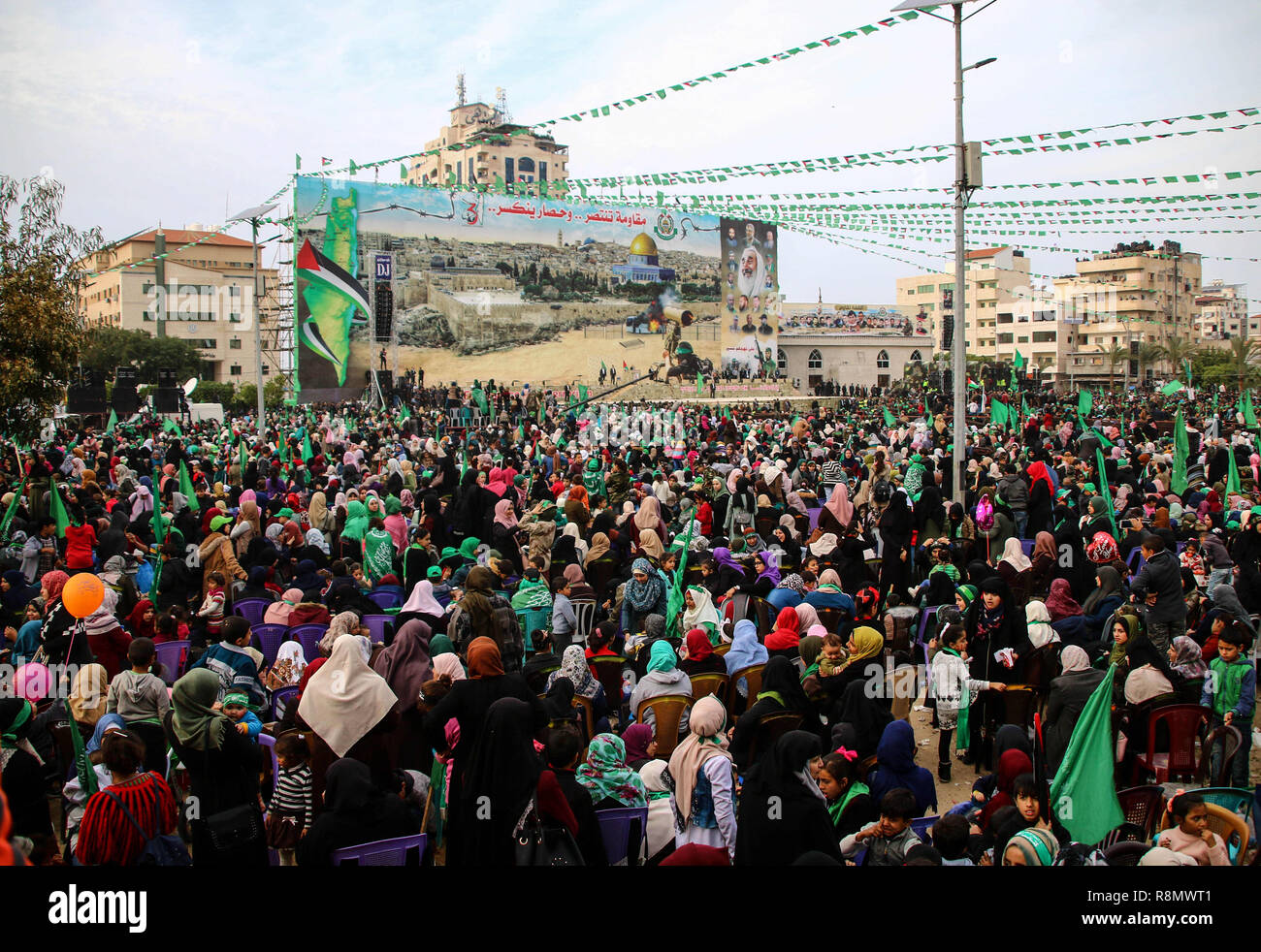 Gaza, Palestine. 16th Dec 2018. Thousands of Palestinians gather for a ...