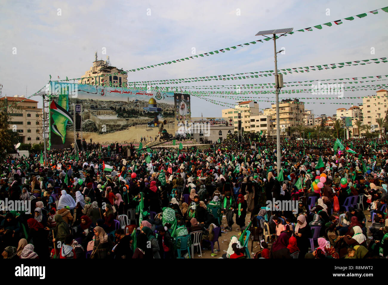 Gaza, Palestine. 16th Dec 2018. Thousands of Palestinians gather for a ...