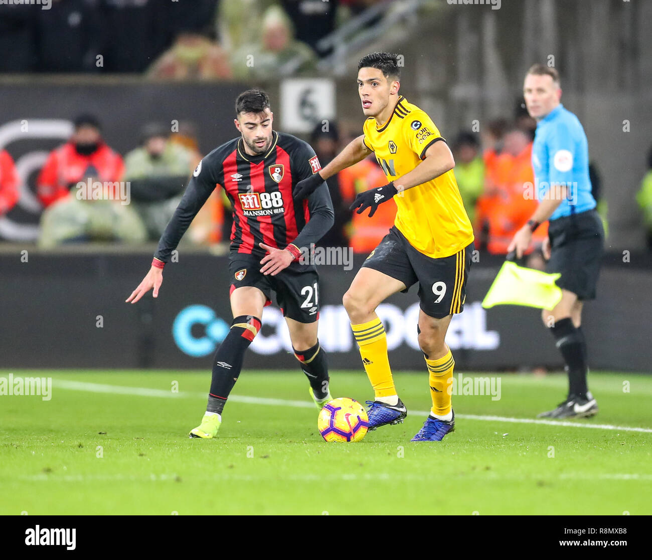 Wolverhampton, UK. 15th Dec, 2018. EPL Premier League football, Wolverhampton Wanderers versus ...