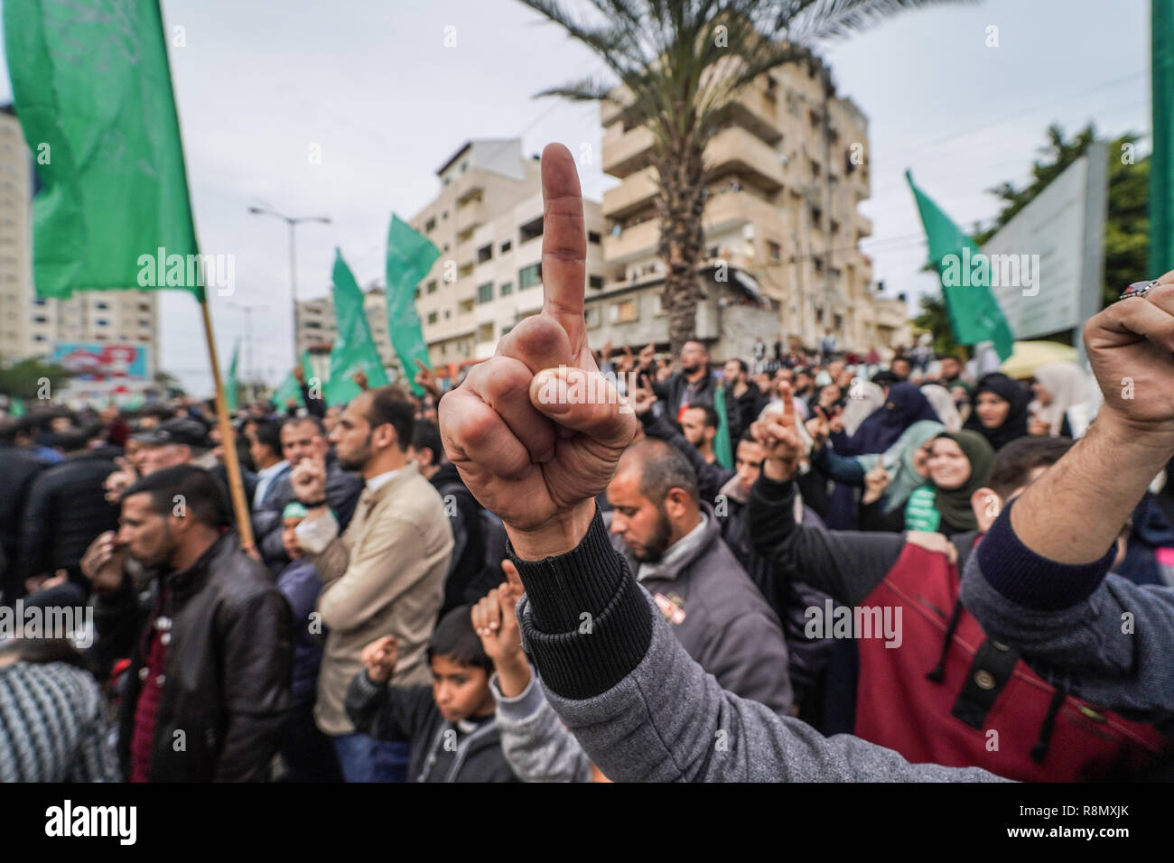 Gaza city, Gaza. 16th Dec 2018. Palestinians seen showing one finger in ...