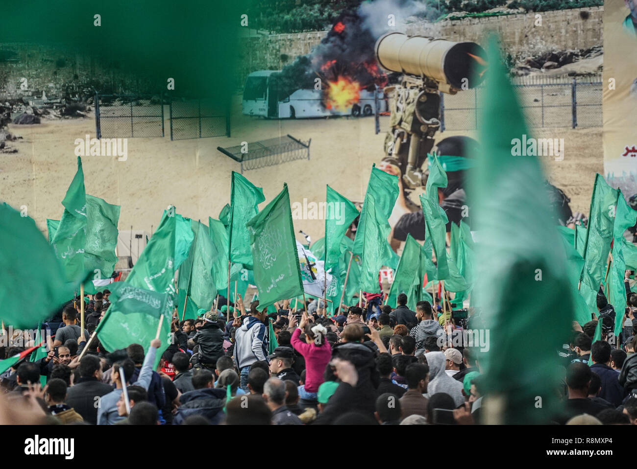 Gaza City, The Gaza Strip, Palestine. 16th Dec, 2018. Thousands of ...