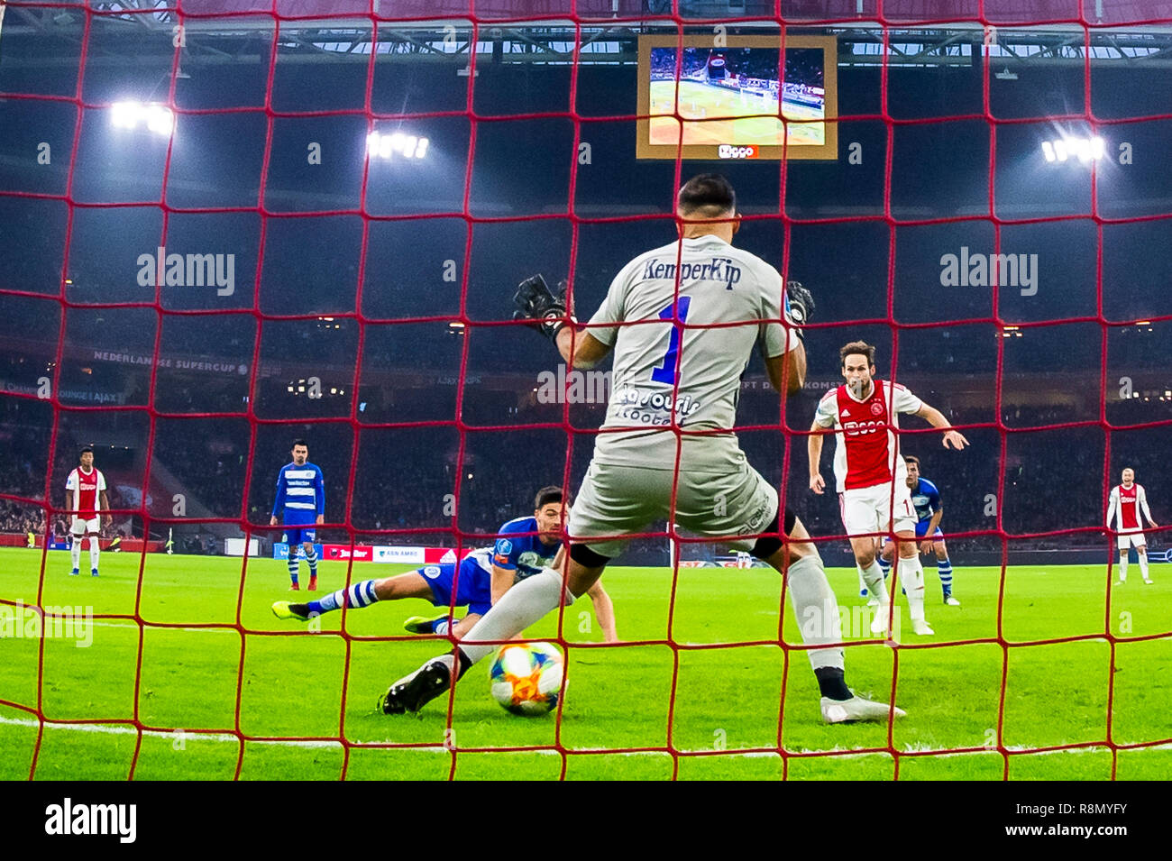 Goalkeeper agil etemadi hi-res stock photography and images - Alamy