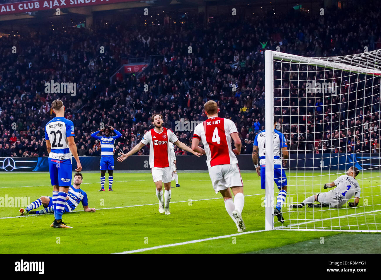 Goalkeeper agil etemadi hi-res stock photography and images - Alamy