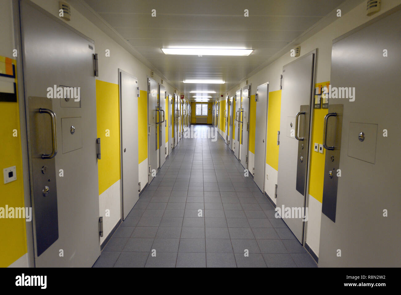 Wittlich, Germany. 12th Dec, 2018. The photo shows a corridor with ...