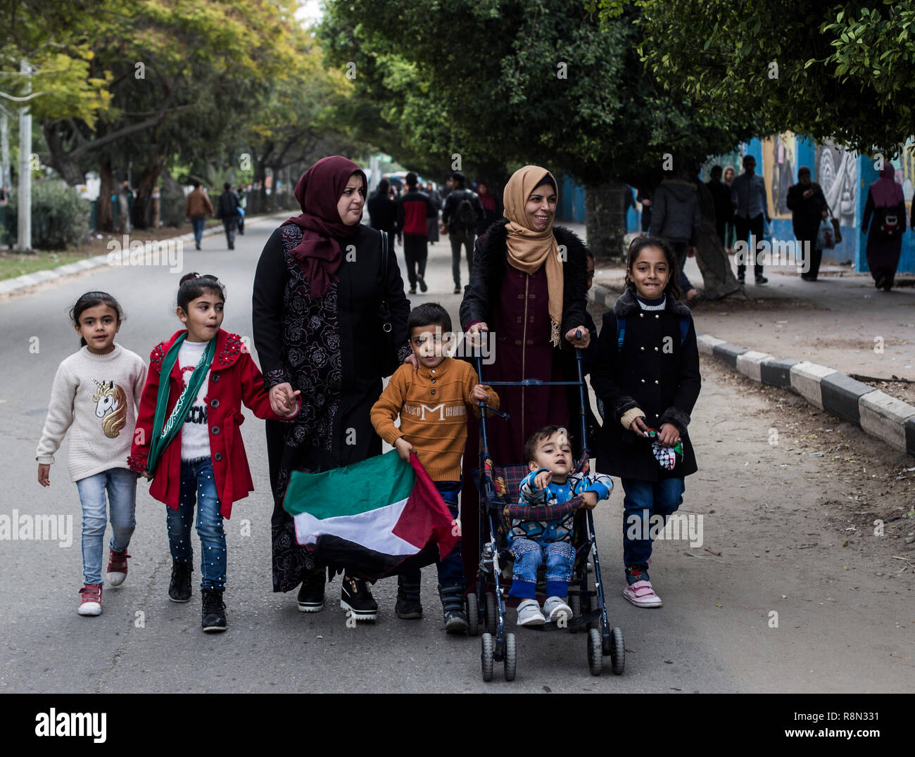 Palestine family hi-res stock photography and images - Alamy