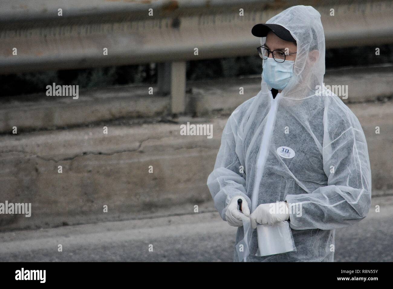 Bomb expert hi-res stock photography and images - Alamy