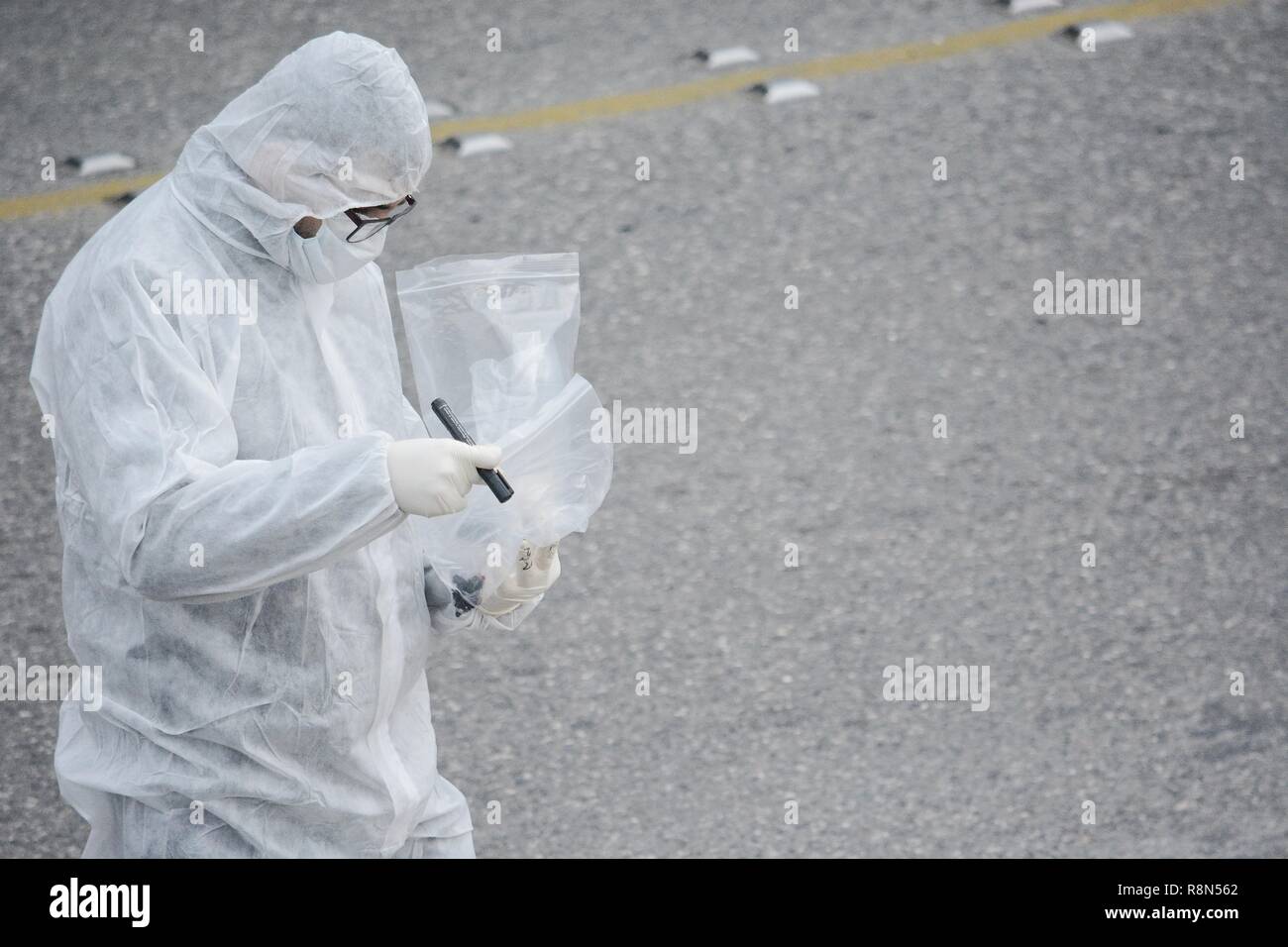 Bomb expert hi-res stock photography and images - Alamy