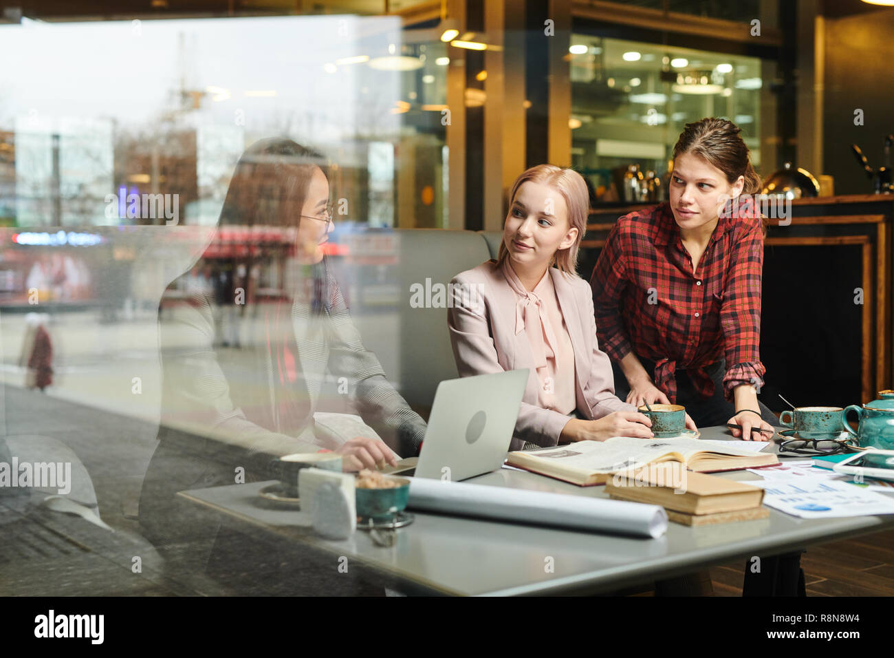 College students working in team Stock Photo - Alamy