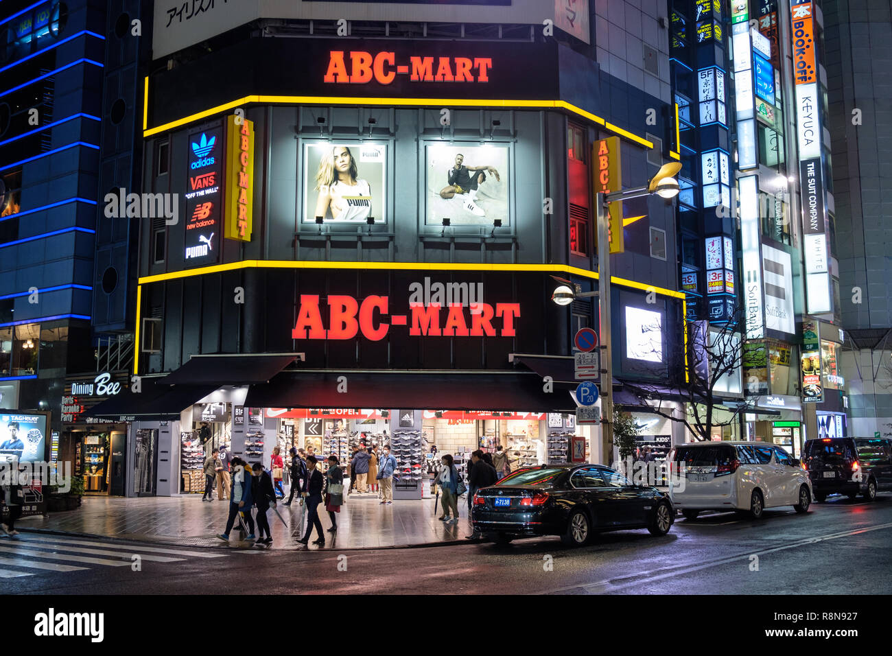 Night walk japan hi-res stock photography and images - Alamy